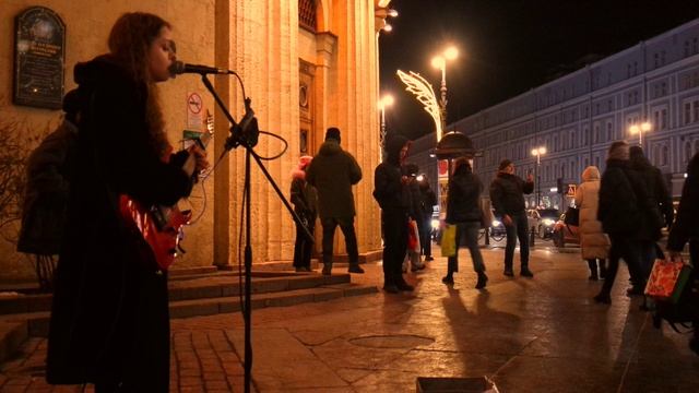 ...Пока часы двенадцать бьют...