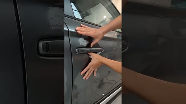 Оклейка полиуретановой пленкой пространства под ручками дверей автомобиля по готовым лекалам! 1