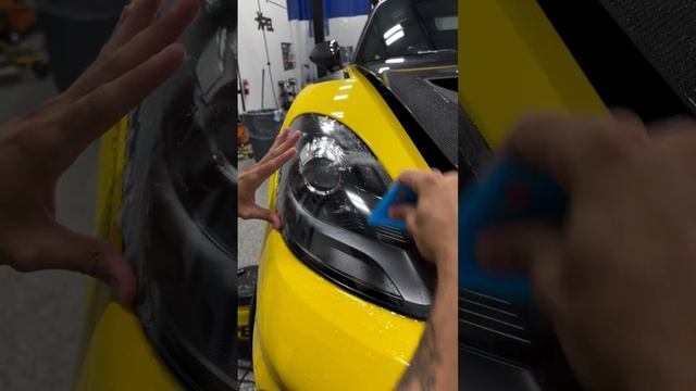 Оклейка фар автомобиля полиуретановой пленкой с применением готовых лекал! 5