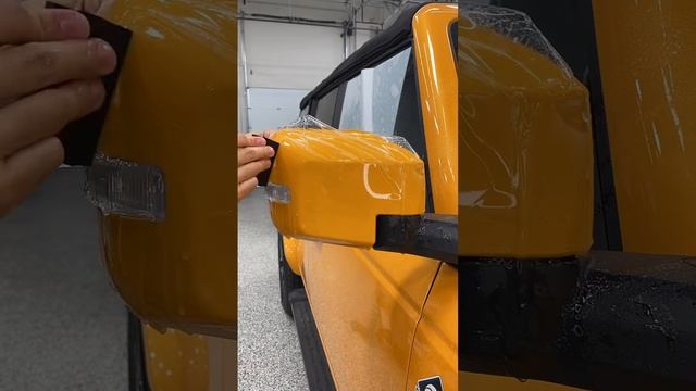 Оклейка полиуретановой пленкой зеркал заднего вида автомобиля с применением готовых лекал! 4