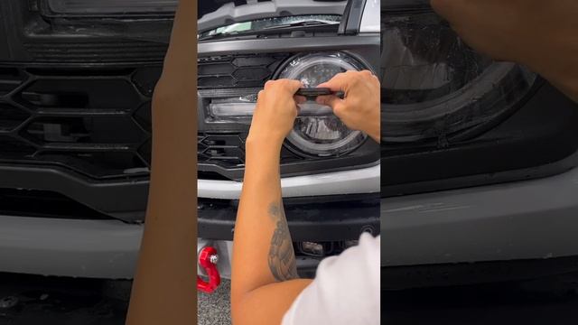 Оклейка фар автомобиля полиуретановой пленкой с применением готовых лекал! 2