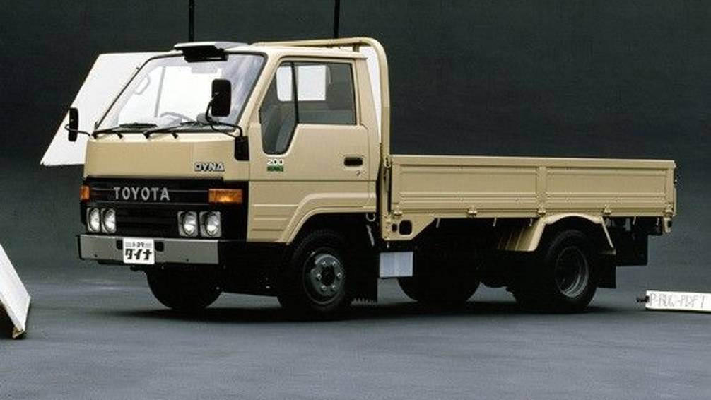 Toyota Dyna, восстановление и покраска кабины.