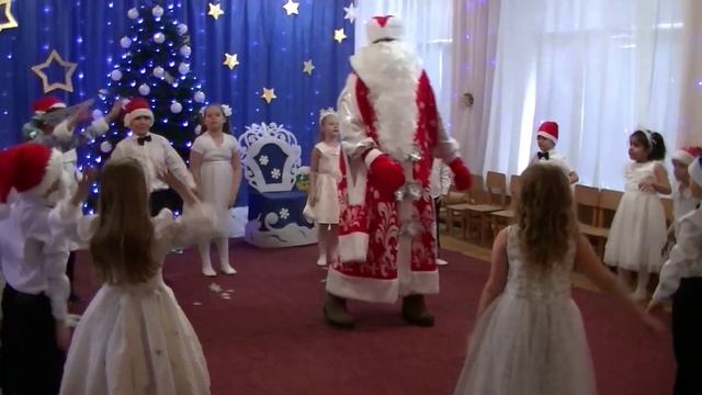 Добрый волшебник зимней планеты, танец