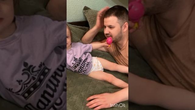 .ДАРИТЕ ЖЕНЩИНАМ  ЦВЕТЫ