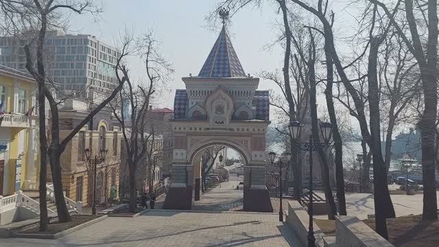 Владивосток: "Японский городовой" российского цесаревича Николая  и Корабельная набережная