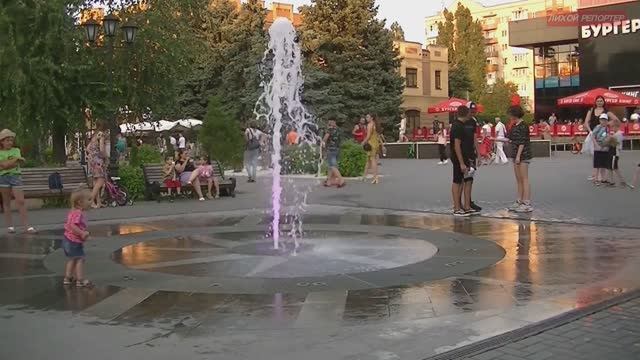 Светодиодный фонтан, центр город Азов