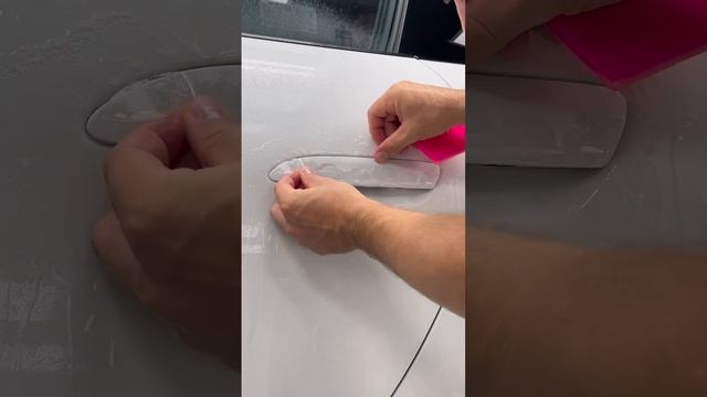 Оклейка полиуретановой пленкой ручек дверей автомобиля готовыми лекалами! 2
