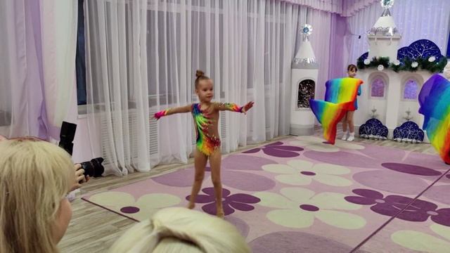 СПОРТИВНЫЙ НОМЕР-  исполняет Даша Никитина