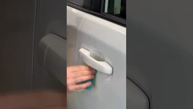 Оклейка полиуретановой пленкой пространства под ручками дверей автомобиля по готовым лекалам! 2