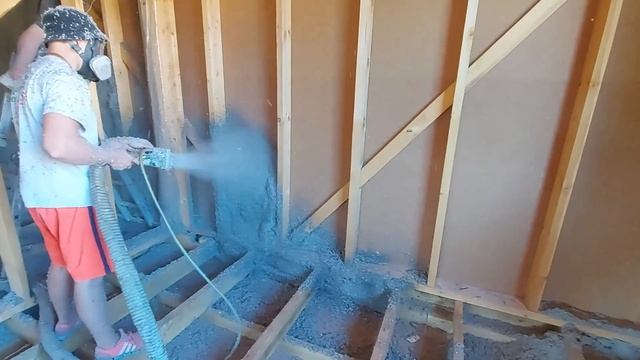 Утепление одноэтажного каркасного дома эковатой. Полное описание.