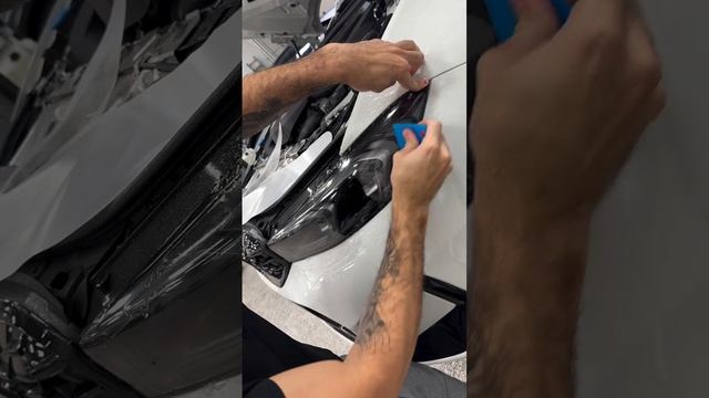 Оклейка фар автомобиля полиуретановой пленкой с применением готовых лекал! 3