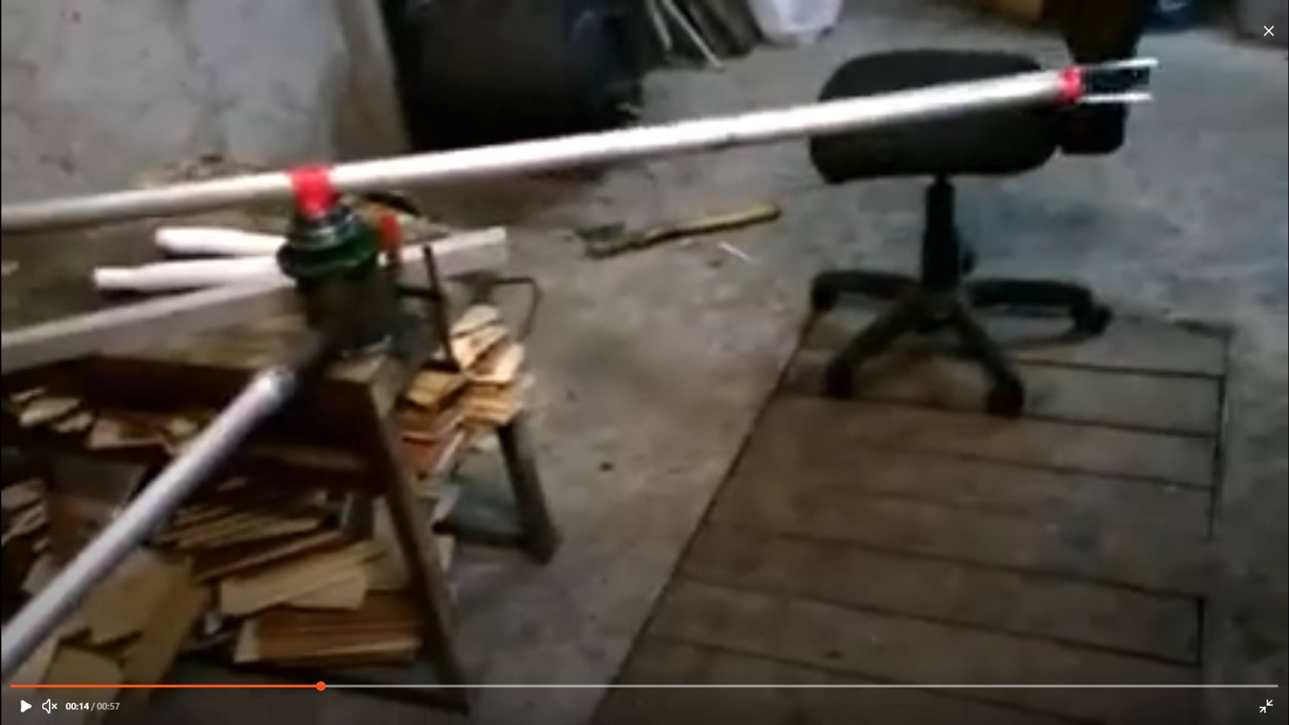 Способ изменения вектора тяги вихревого потока частичным экранированием (привод подъёмного винта)