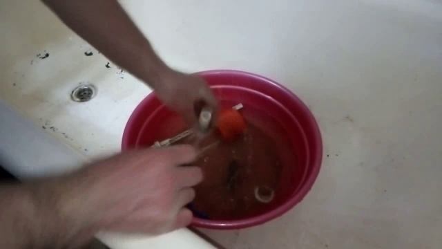 Сливной бочёк унитаза не накачивает воду