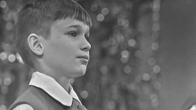 "Пусть бегут неуклюже", Сергей Парамонов, Песня-72