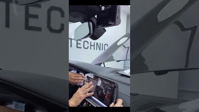 Оклейка глянцевых деталей салона и дисплеев мультимедиа автомобиля готовыми лекалами! 8