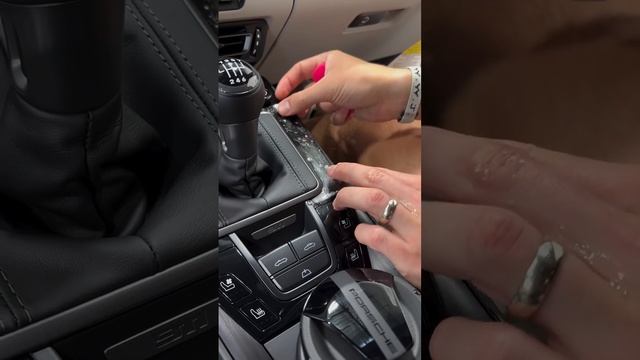 Оклейка глянцевых деталей салона и дисплеев мультимедиа автомобиля готовыми лекалами! 2