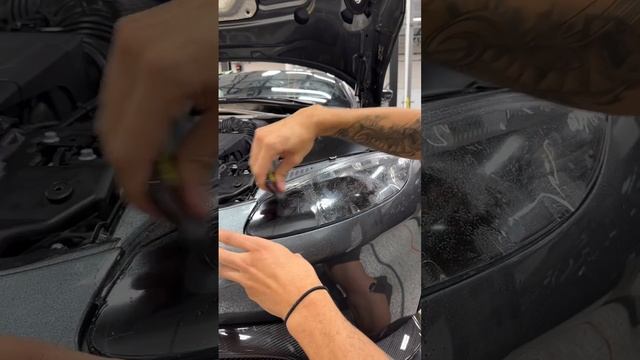 Оклейка фар автомобиля полиуретановой пленкой с применением готовых лекал! 4