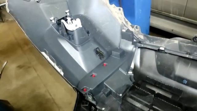 Тойота Халюкс пикап установка крышки кузова, дуг на кунг, фаркопа, дефлекторов, сетки в бампер