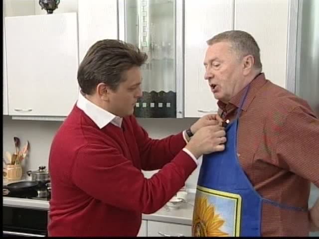 Владимир Жириновский у себя дома
Готовит, занимается спортом, ест за столом, ругает Путина.