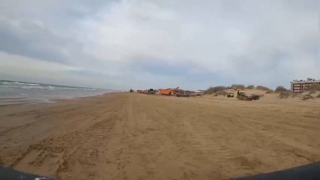 Расчистка от мазута пляжей Анапы: 12 километров менее чем за 2 минуты