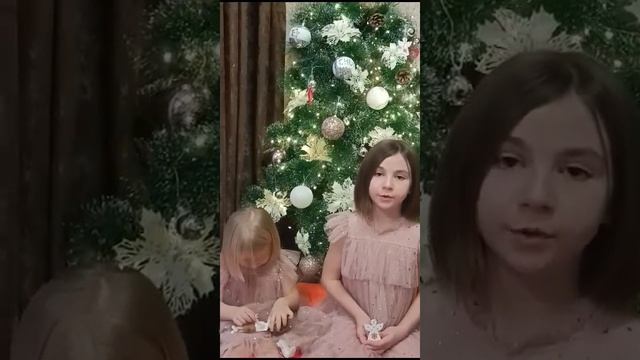 Кулаковы Дина и Дана поздравляют с Рождеством Христовым