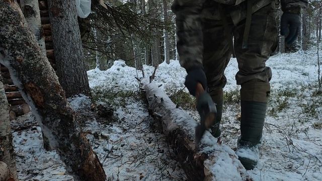 Строительство укрытия в тайге - Закрыл входную стену