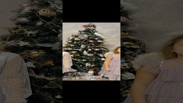 Мартыновы София и Мария поздравляют с Рождеством Христовым