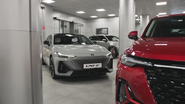 UNI-V_атомный серый_DLX 1.5Т (181 л.с,бензин) 7DCT FWD