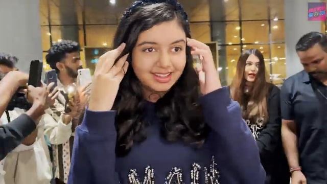 Айшвария Рай и Абхишек Баччан с Аарадхией в аэропорту Мумбаи