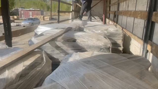 16.05.24. в г. Сысерть Свердловской области, отгружен плитняк златолит мультиколор 20 тонн.