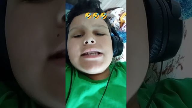 Вышел заяц на крыльцо почесать своё яйцо