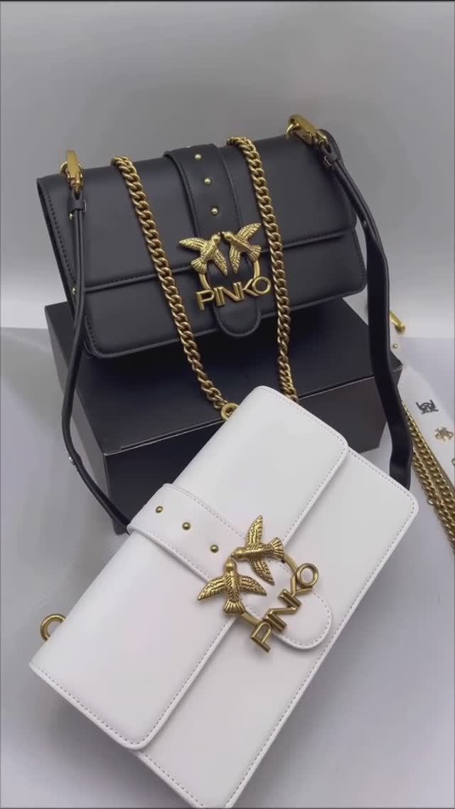 Женская сумка Pinko Love с золотистой фурнитурой в черном и белом цвете