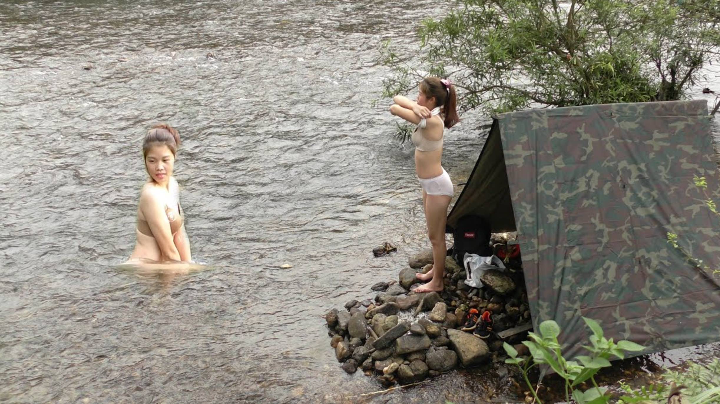 АЗИАТКИ, Постройка укрытия для выживания, Создание ловушки для рыбы, Расслабляющее видео.