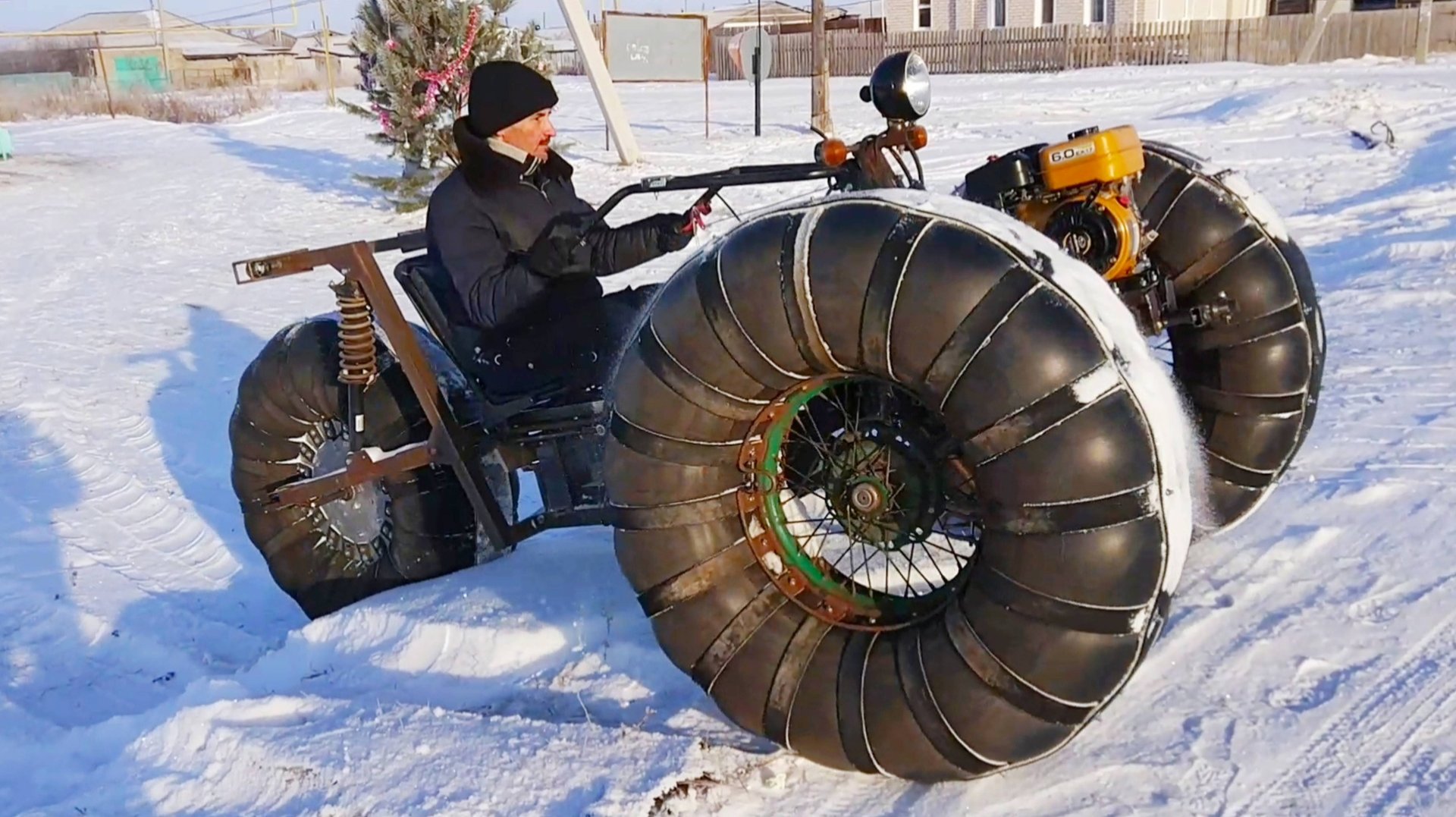 Вездеход из мотоблока зимой на метровый бугор