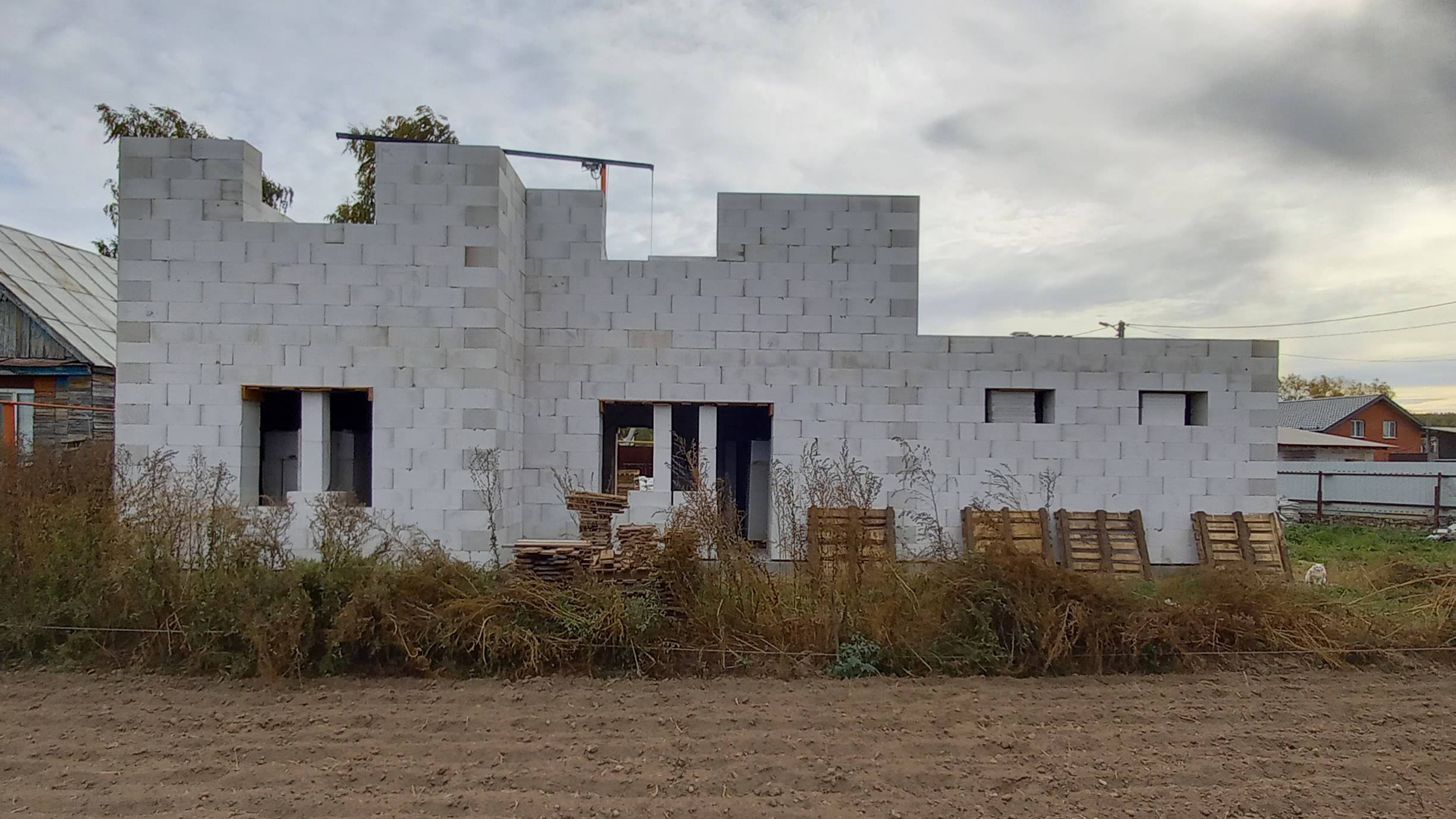 Кладка стен 2 этажа октябрь 2024