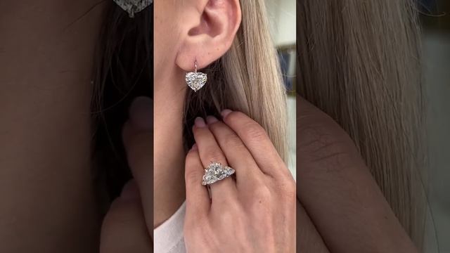 Серьги и кольцо с бриллиантами в форме сердца