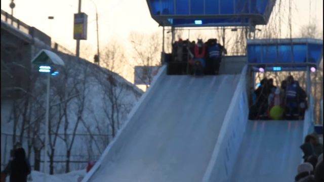 Алиса и Егор в зимнем парке развлечений  Беловодье, Омск.