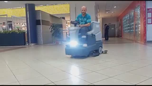 Поломоечная машина с местом для оператора. Райдер 810.