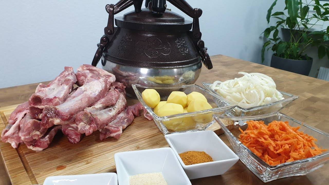 ТУШЕНЫЙ КАРТОФЕЛЬ С КУРИНЫМИ ШЕЯМИ В АФГАНСКОМ КАЗАНЕ