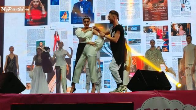 Сильвирюш Станиславски раздевает женщин на сцене