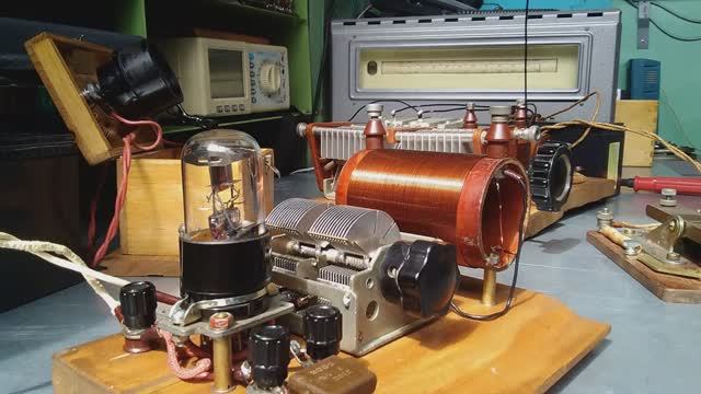 Искровой передатчик и детекторный приёмник на лампе/Spark gap transmitter and detector receiver #4