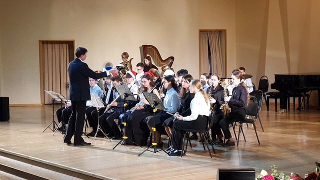 Попурри на темы песен о Москве (аранжировка Павлия Р.В., исполняет духовой оркестр школы