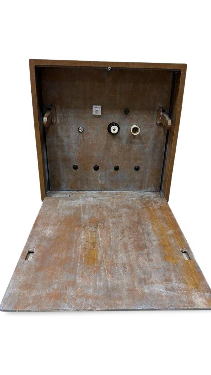 Оборудование "Блок с проводкой" для квест-комнаты "Оно"