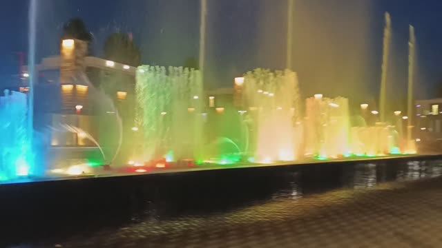 Сириус. Поющий фонтан на набережной. Макс Фадеев - Я вернусь.