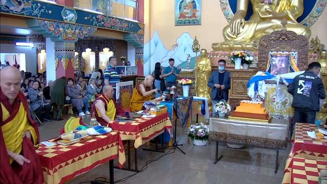 Молебен в честь  восемьдесят восьмого дня рождения Его Святейшества Далай-Ламы