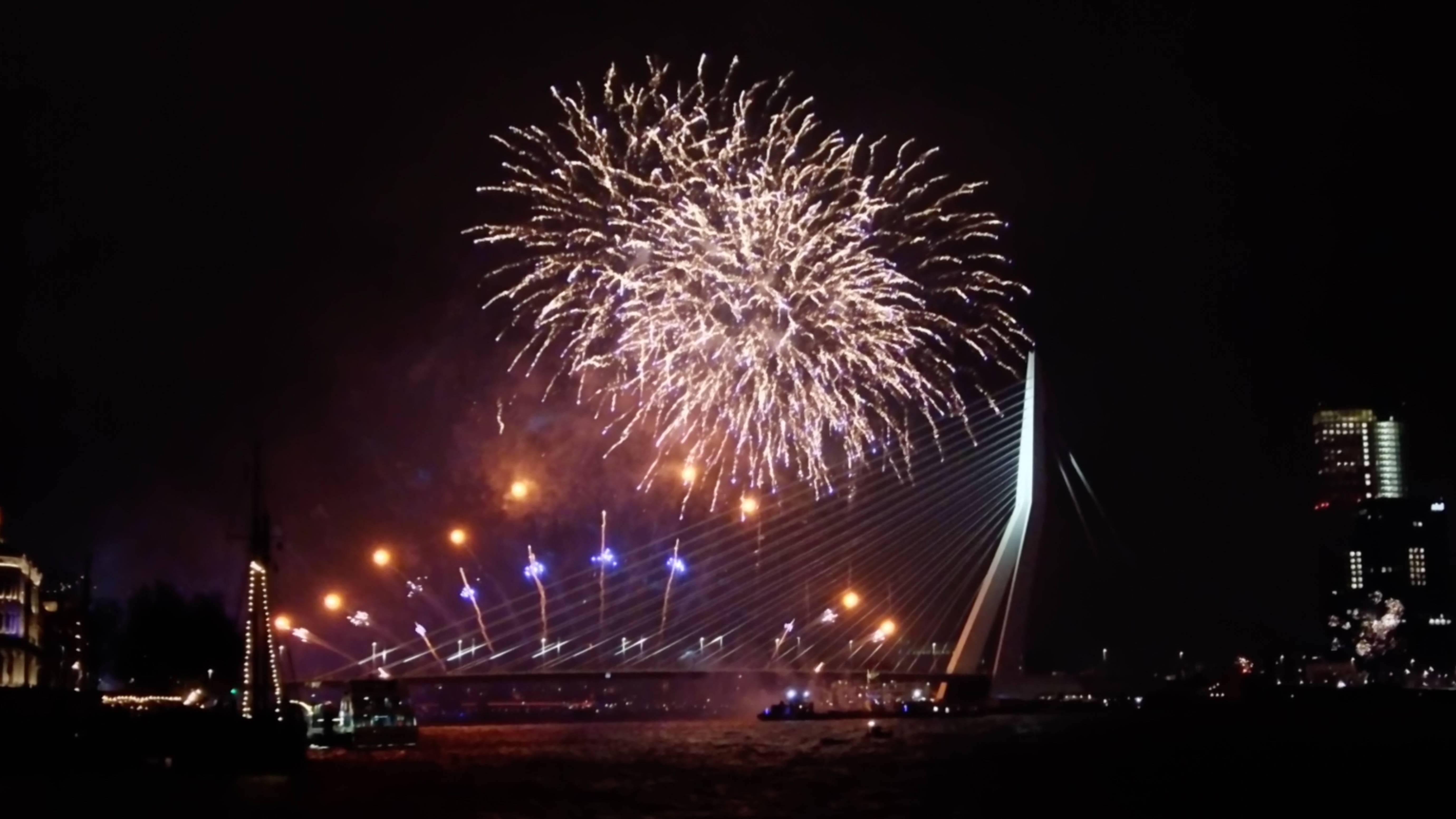 Корреспондент ЗайКот #6 Новогодний салют в Роттердаме