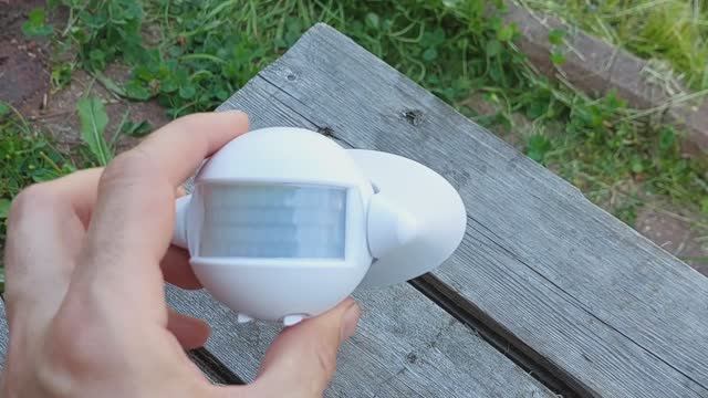 Датчик движения инфракрасный настенный ДДС-02: обзор новинки, разбор частых вопросов.