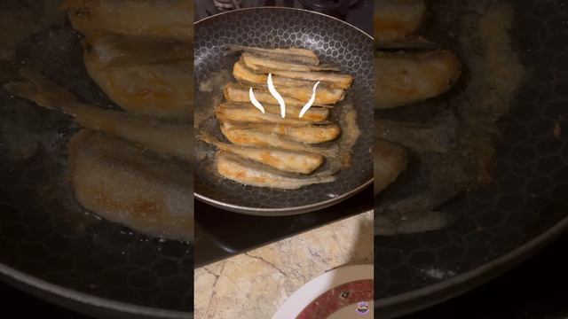 Маленькая вкусная Питерская рыбка.
Small tasty St. Petersburg fish.