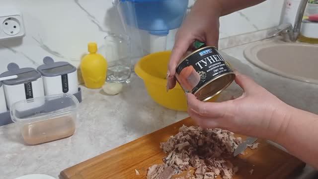 Работаю в выходной. Салат с ТУНЦОМ.