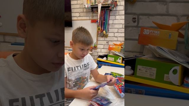 Распаковка новогоднего подарка из парикмахерской.